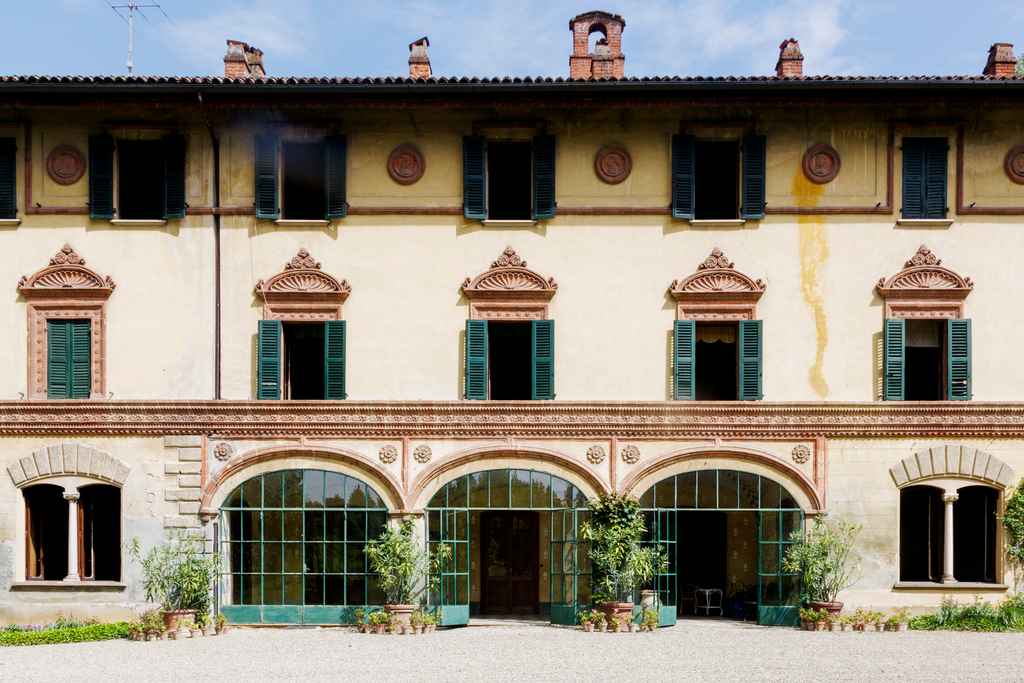 Historical property surrounded by a majestic park | Villa Valenza ...