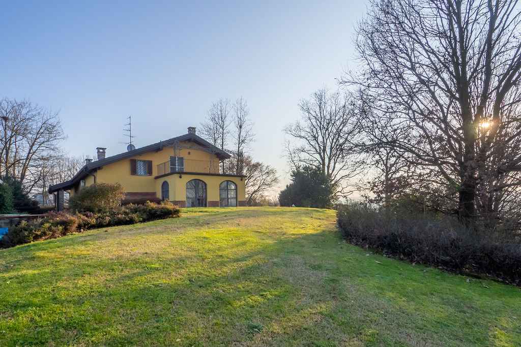 Magnificent Villa surrounded by the green hills of Monferrato | Villa ...
