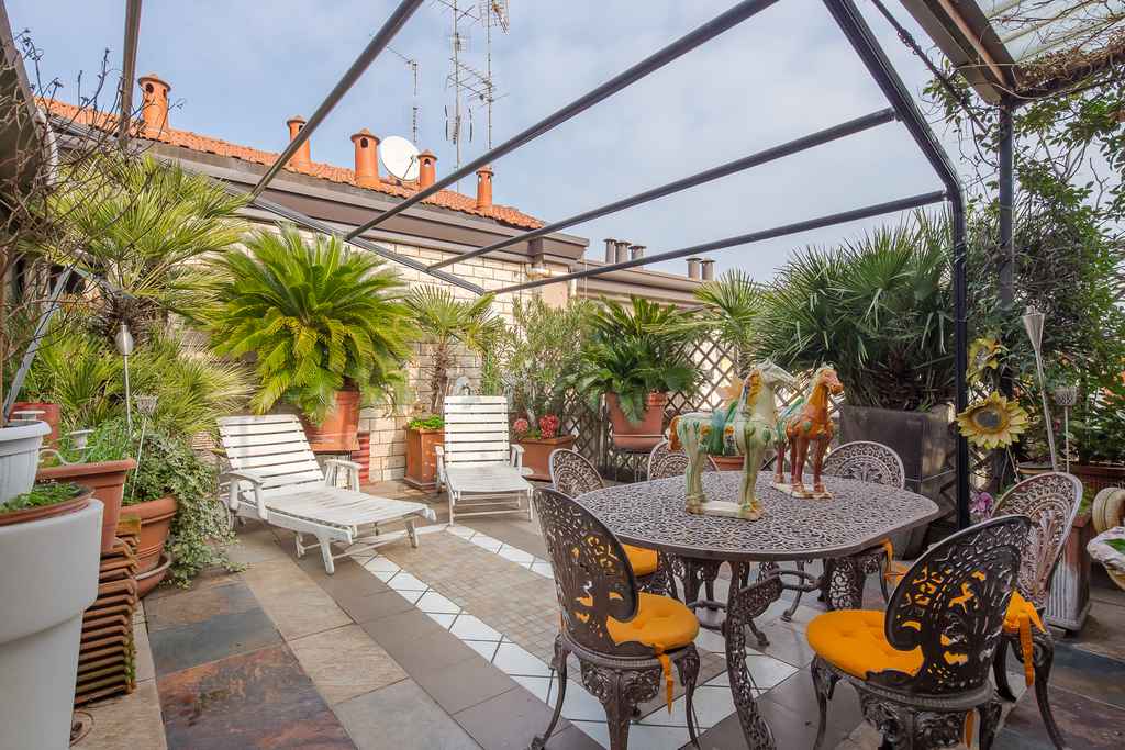 Charming penthouse in the Isola district | Penthouse Milan | Sotheby’s ...