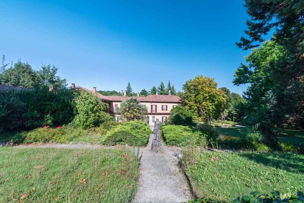 Period villa with park and swimming pool in Brianza | Villa Merate ...