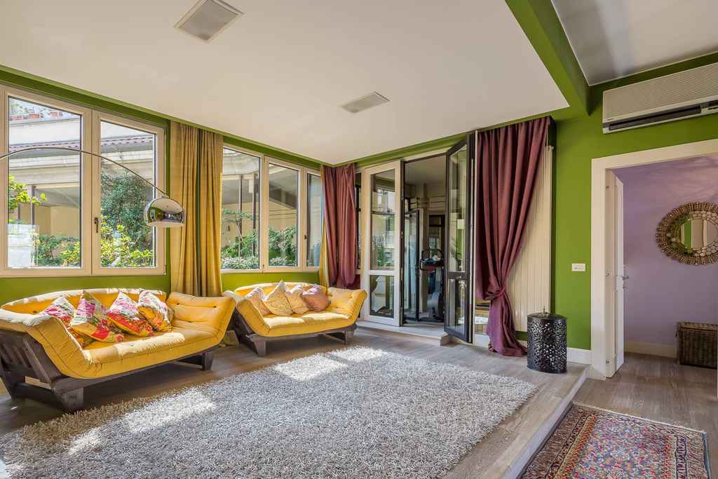 Charming apartment in one of the most exclusive areas of Milan ...