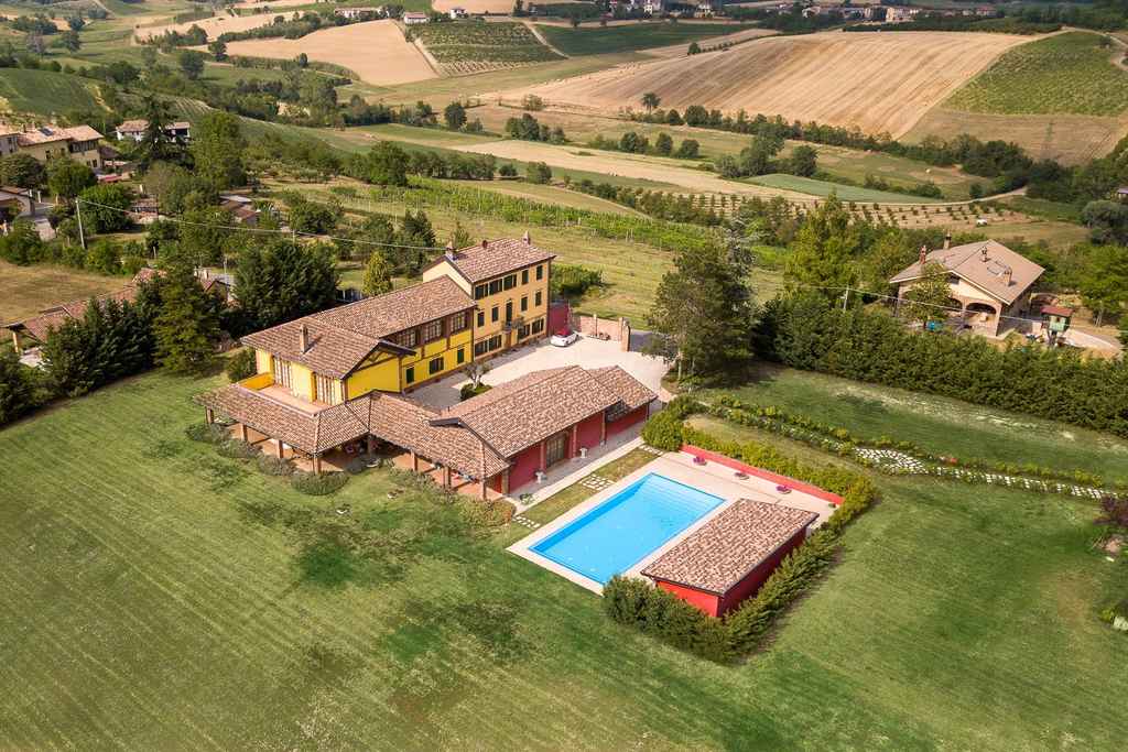 Magnifico casale con piscina tra le colline del Monferrato | Rustico ...