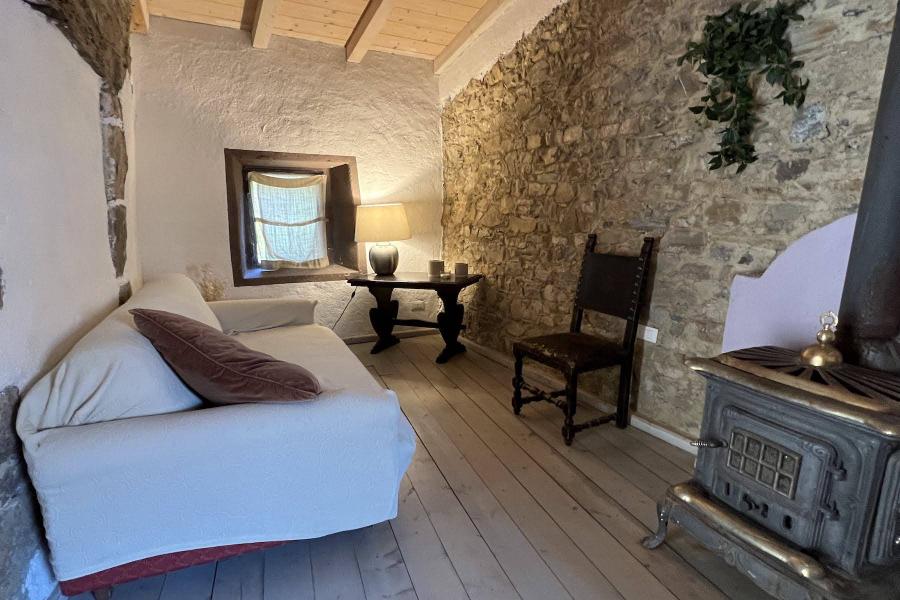 Small ancient hamlet on the Lunigiana hills | Farmbuilding/Farmhouse ...