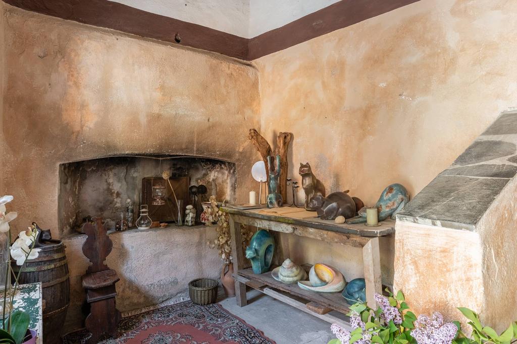 Small ancient hamlet on the Lunigiana hills | Farmbuilding/Farmhouse ...