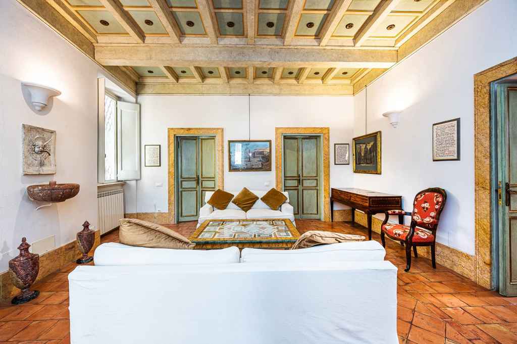 Charming apartment in a historic Roman building | Apartment Rome ...