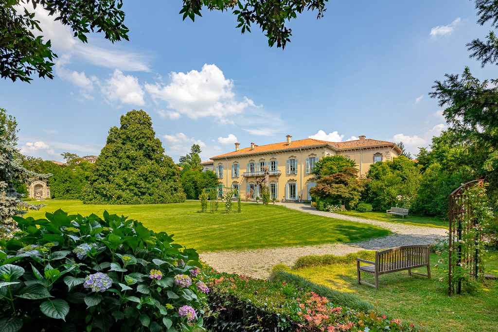 Elegant historic villa | Villa For sale Merate | Sotheby’s Realty Italy