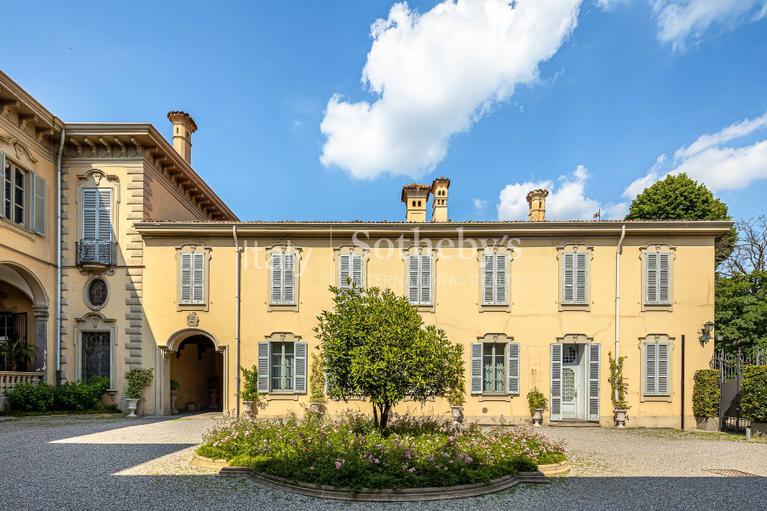 Elegant historic villa | Villa For sale Merate | Sotheby’s Realty Italy
