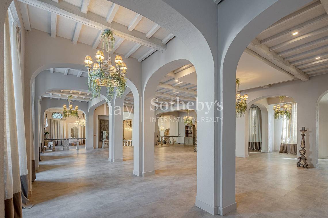 Elegant historic villa | Villa For sale Merate | Sotheby’s Realty Italy