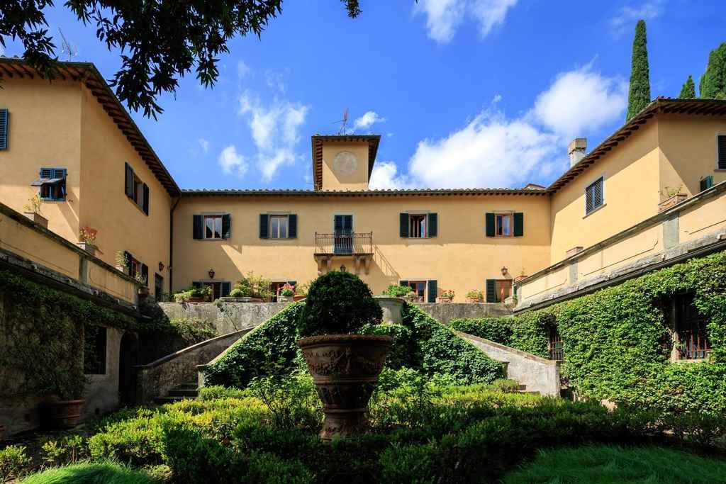 Prestigious apartment in historic villa close to Piazzale Michelangelo ...