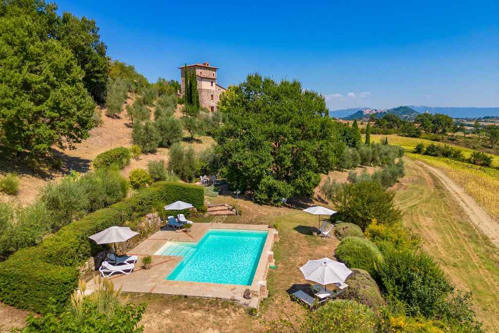 Fully renovated medieval towers with pool | Farmbuilding/Farmhouse Todi ...