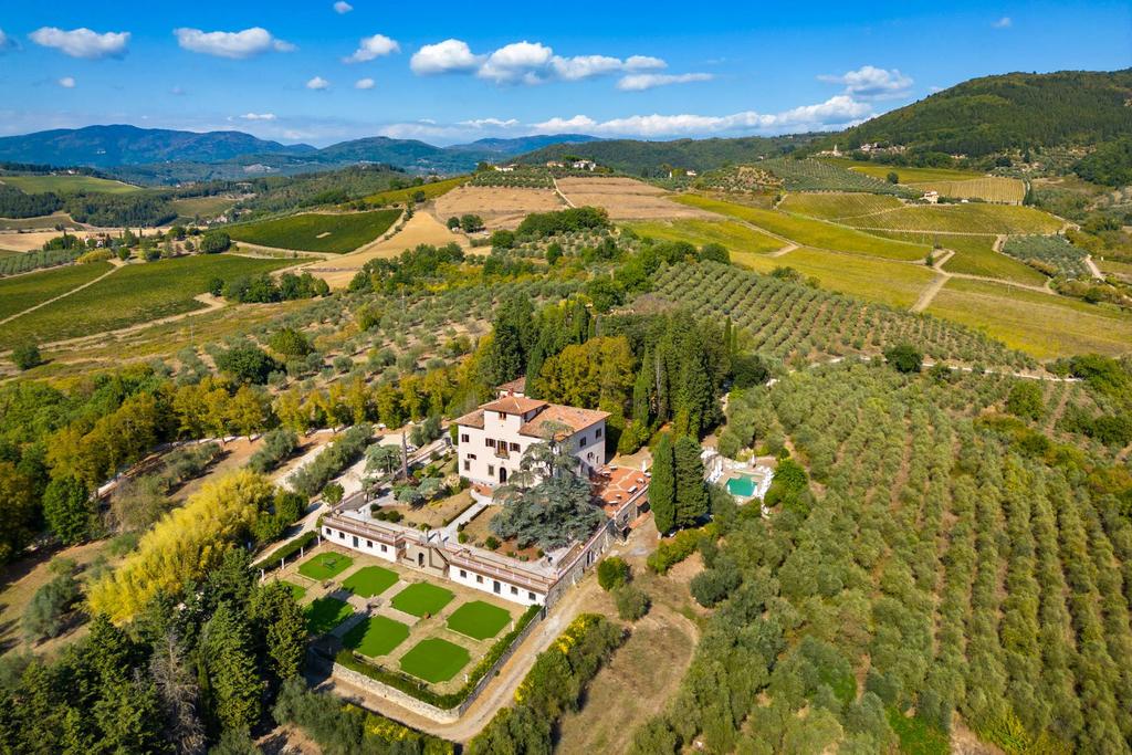 Exclusive resort recently renovated in Tuscany | Villa For sale ...