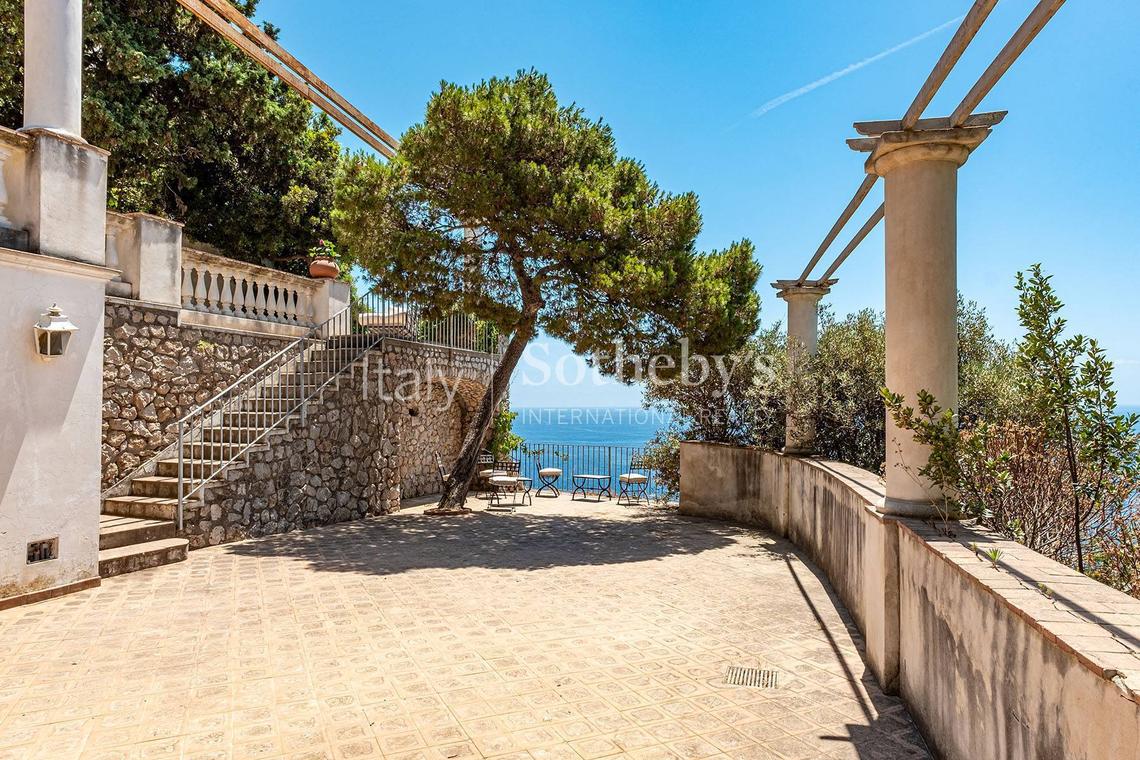 Monumental historic estate in the heart of Capri | Villa For sale Capri ...