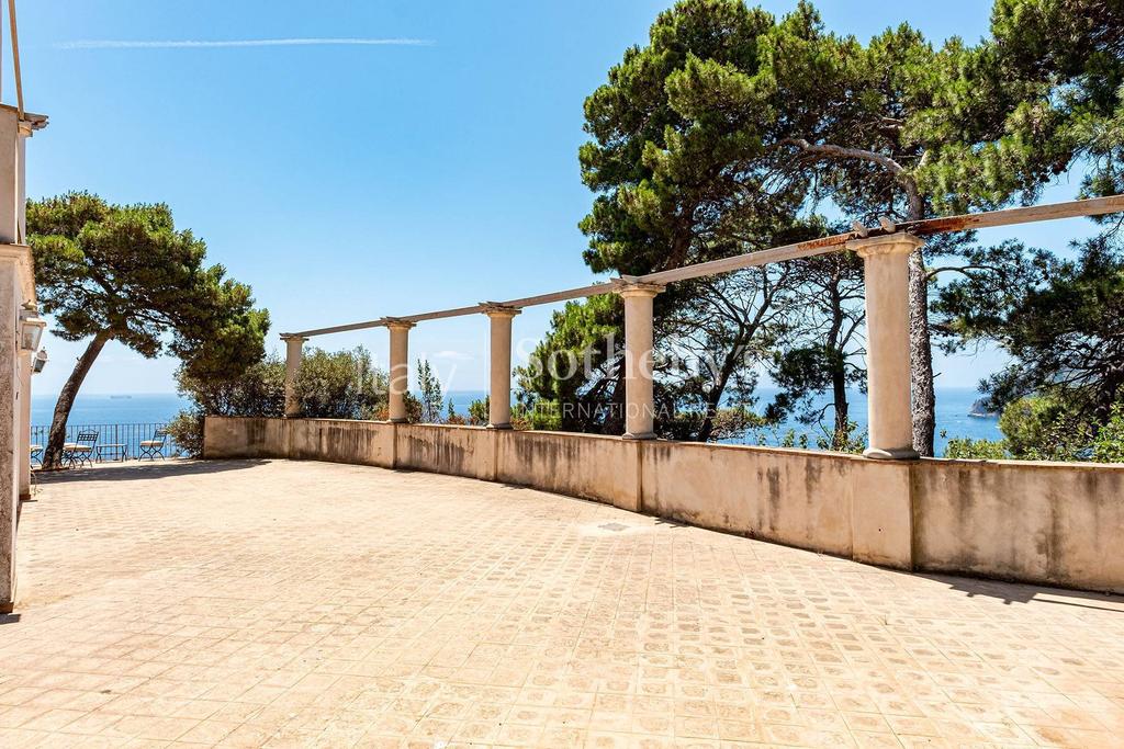 Monumental historic estate in the heart of Capri | Villa For sale Capri ...
