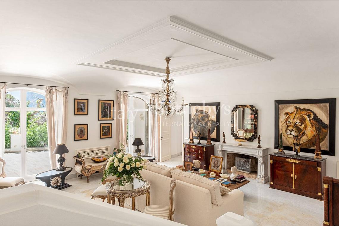 Monumental historic estate in the heart of Capri | Villa For sale Capri ...
