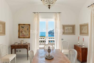 Monumental historic estate in the heart of Capri | Villa For sale Capri ...