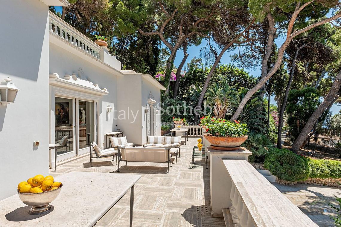 Monumental historic estate in the heart of Capri | Villa For sale Capri ...