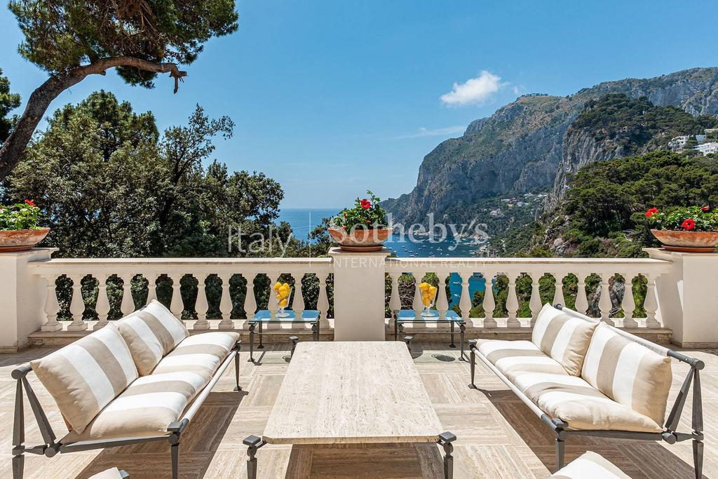 Monumental historic estate in the heart of Capri | Villa For sale Capri ...