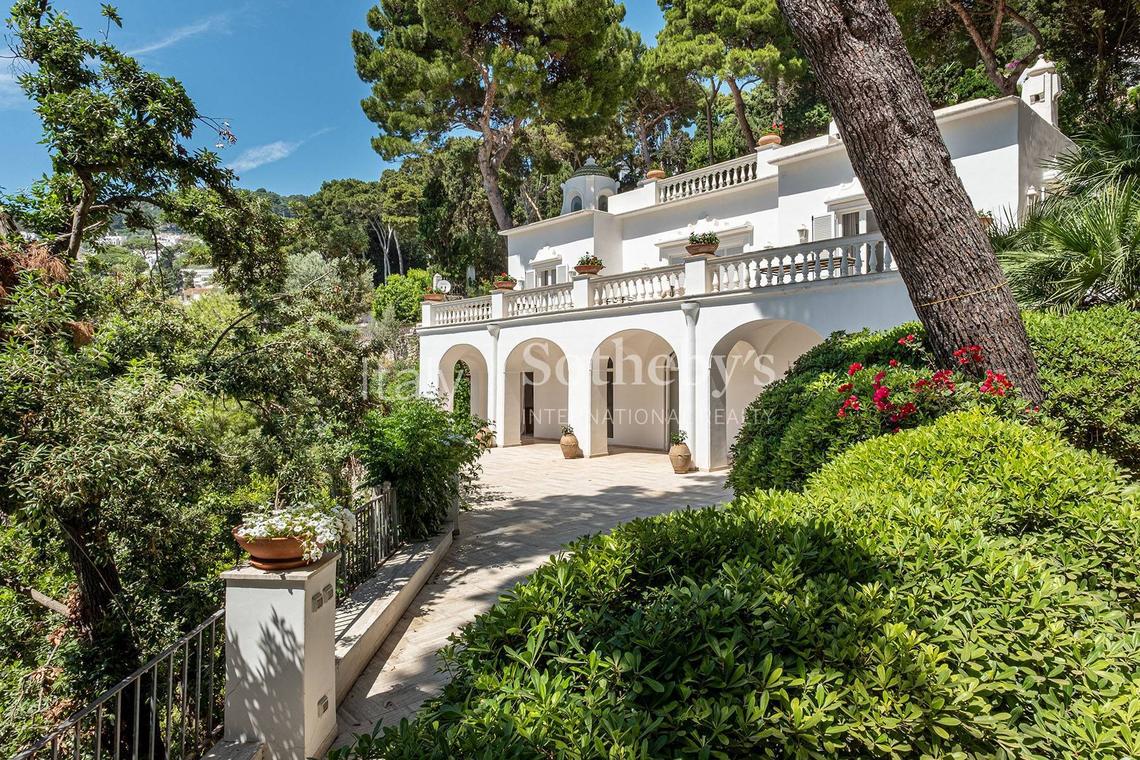 Monumental historic estate in the heart of Capri | Villa For sale Capri ...