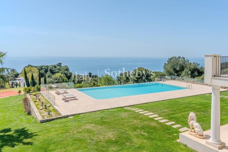Italian Seaside Villas for sale, Waterfront Homes | Italy Sotheby’s
