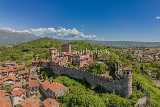 Castles For Sale In Italy and Majestic Chateau to Rent | Italy Sotheby ...