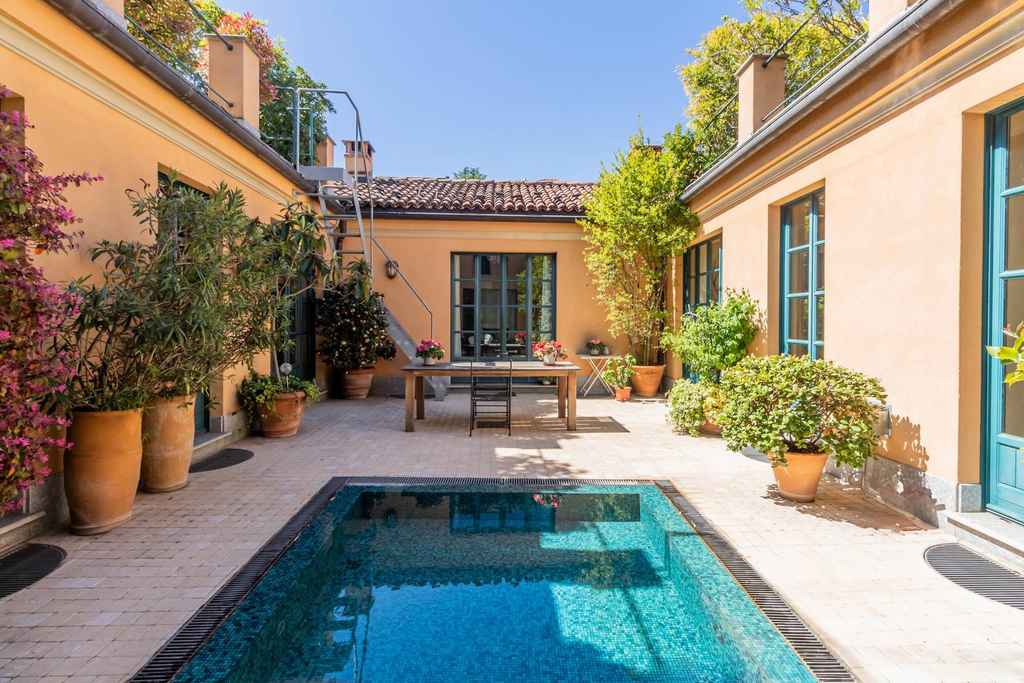 Unique mansion in the heart of Gran Madre | Free-standing House Turin ...
