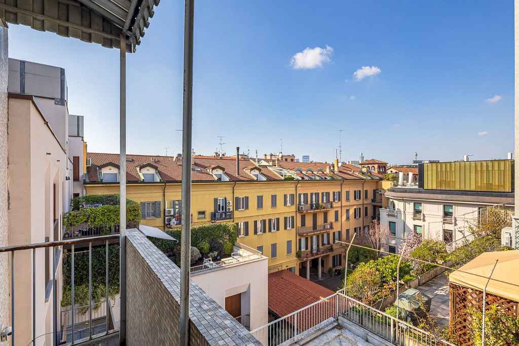 Apartment on the top floor in a Minoletti building | Apartment Milan ...
