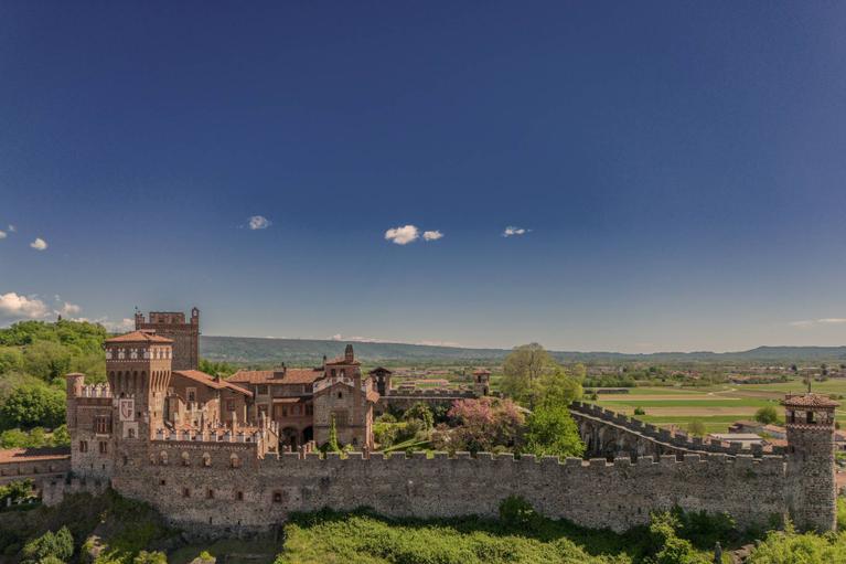 Castles For Sale In Italy and Majestic Chateau to Rent | Italy Sotheby ...