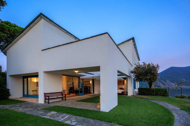 Italian Seaside Villas for sale, Waterfront Homes | Italy Sotheby’s