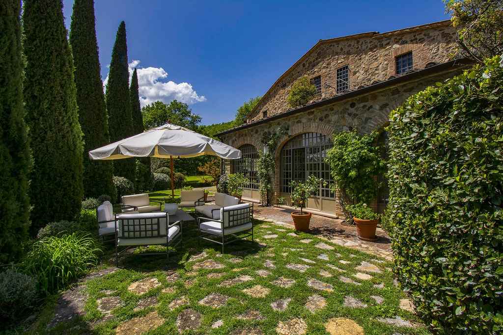 Storico casale con piscina e parco a San Casciano dei Bagni | Rustico ...