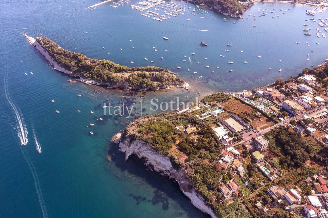 Isola di Punta Pennata | Tenuta in vendita Bacoli | Sotheby’s Realty Italy