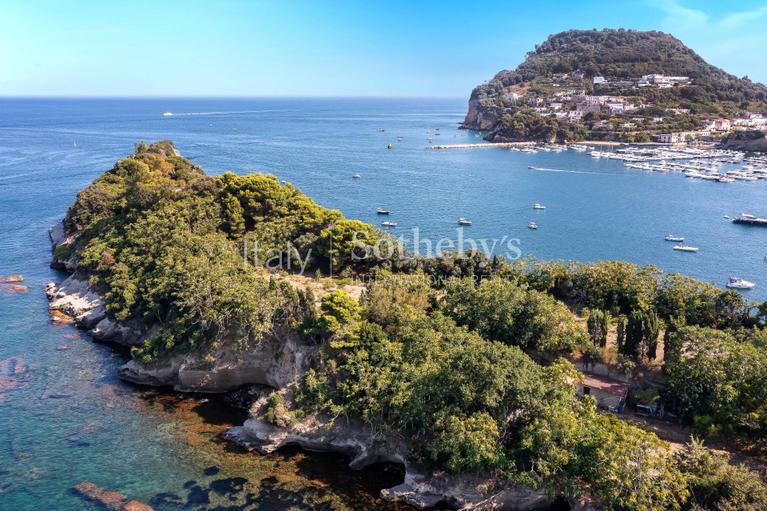 Isola di Punta Pennata | Tenuta in vendita Bacoli | Sotheby’s Realty Italy