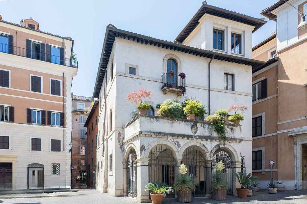 Renaissance mansion in the heart of Rome | Free-standing House For sale ...