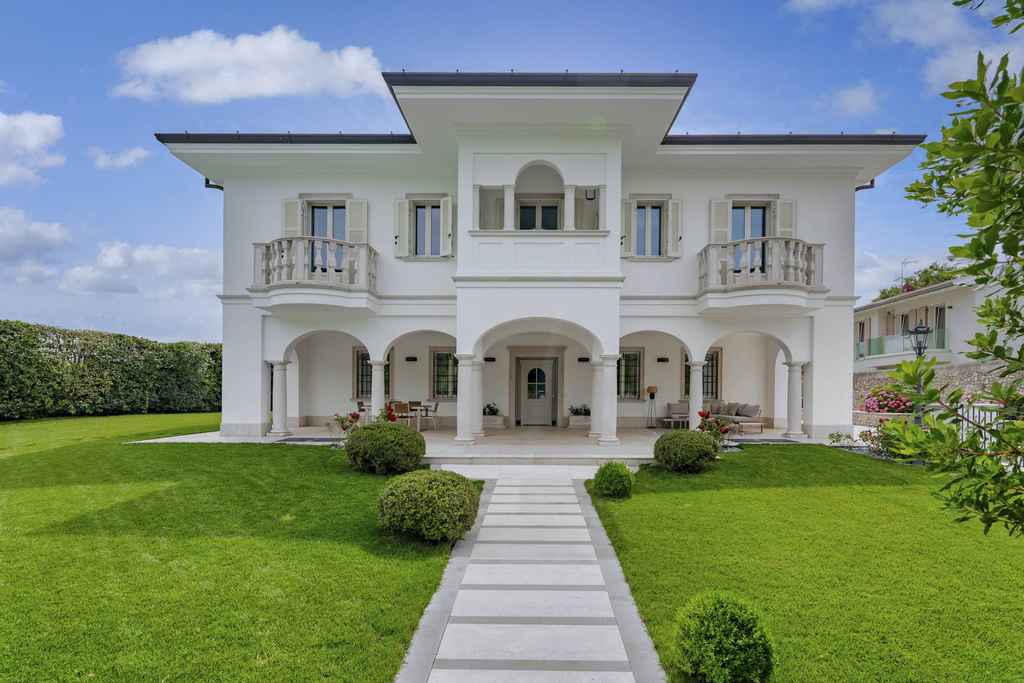 Splendida villa classica in Franciacorta con piscina | Villa in vendita ...