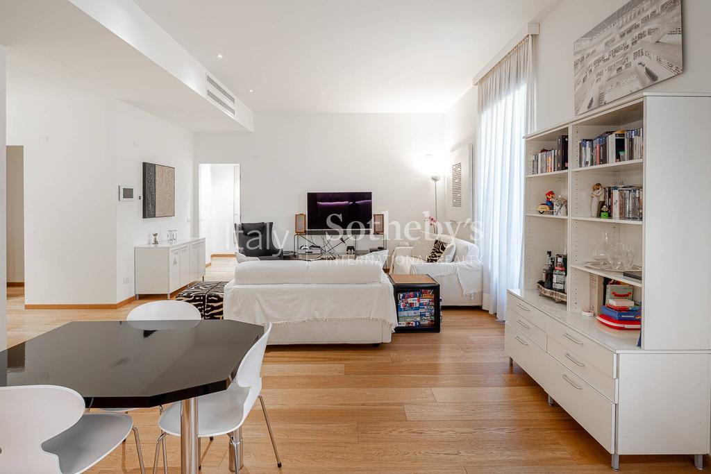 Spacious renovated apartment in the Magenta area | Apartment For sale ...