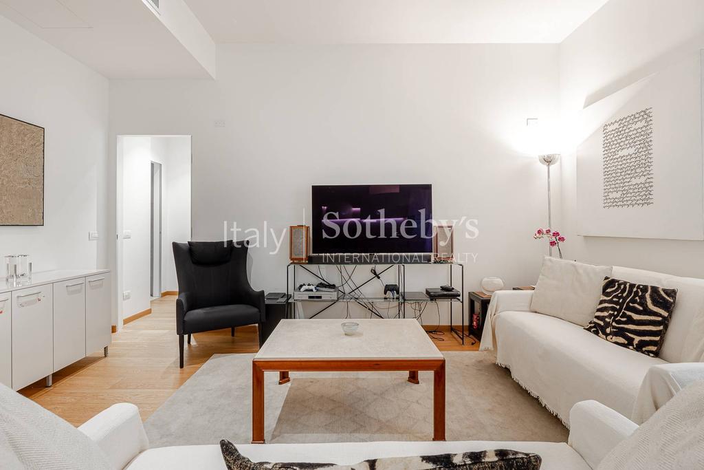 Spacious renovated apartment in the Magenta area | Apartment For sale ...