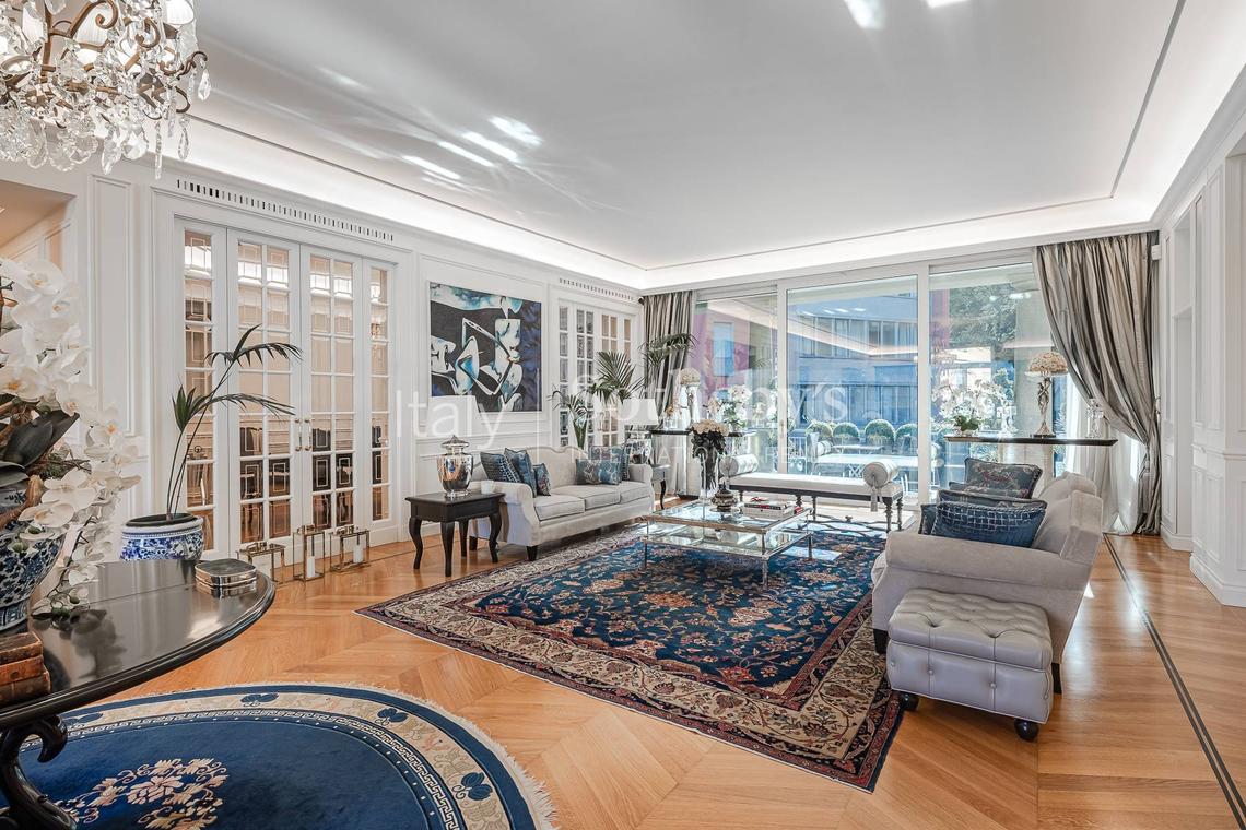 Majestic property with private pool | Apartment For sale Milan ...
