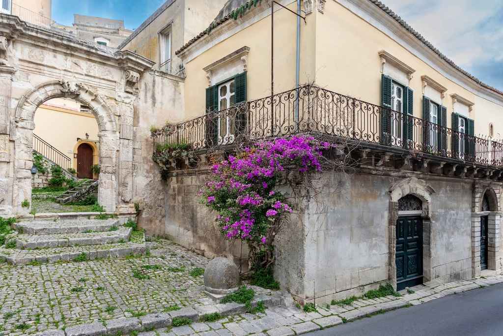 Historic palace in the heart of Modica | Free-standing House For sale ...