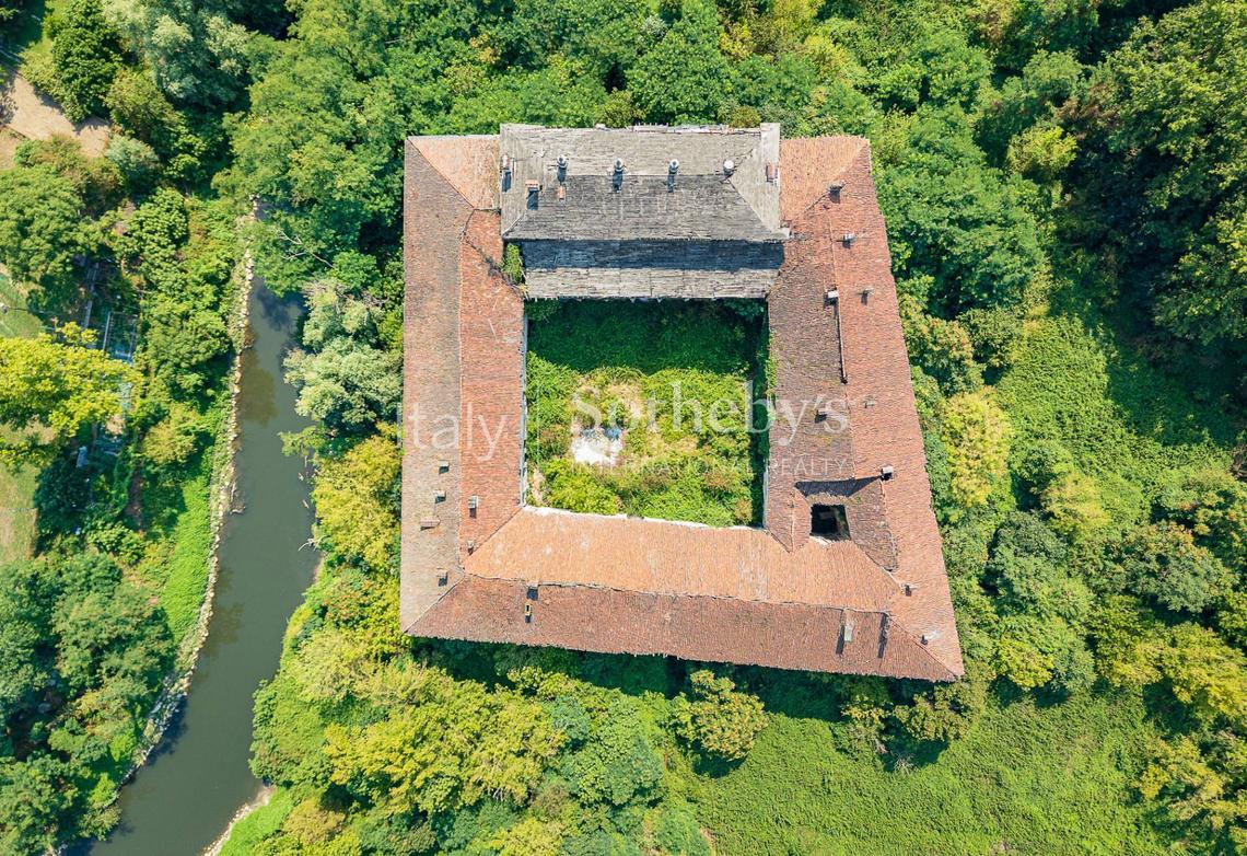 Magnificent Medieval Castle near Milan | Castle For sale Landriano ...