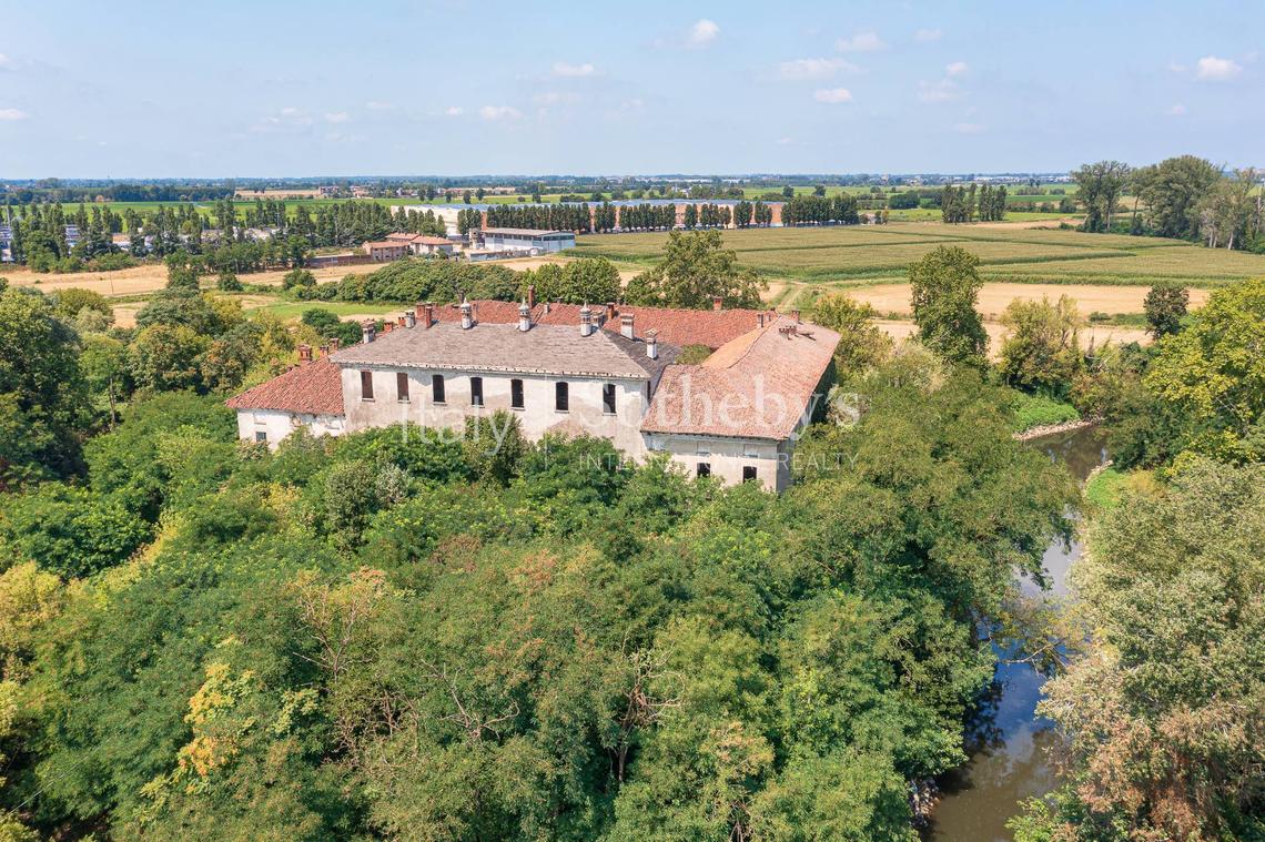 Magnificent Medieval Castle near Milan | Castle For sale Landriano ...