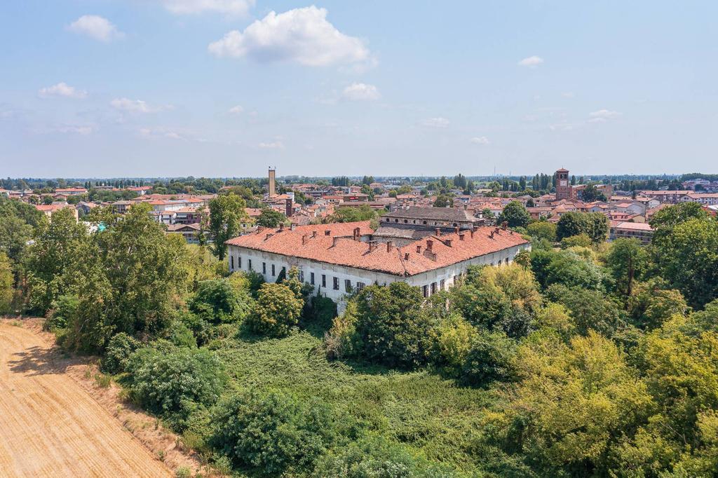 Magnificent Medieval Castle near Milan | Castle For sale Landriano ...