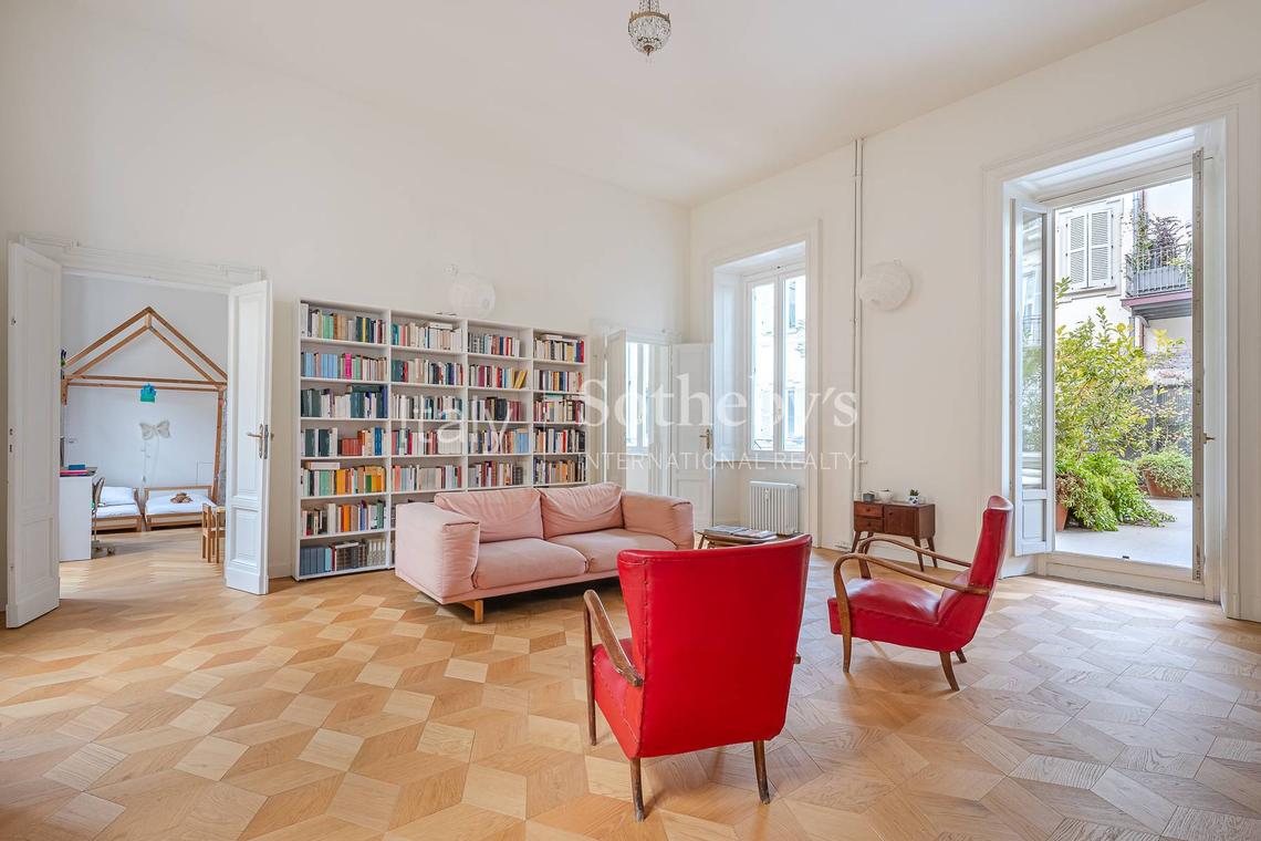 Elegant apartment with terrace in a historic building | Apartment For ...